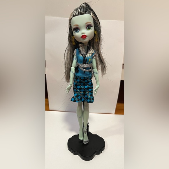 monster high | Other | Monster High Skeletal Doll First Day Of School ...